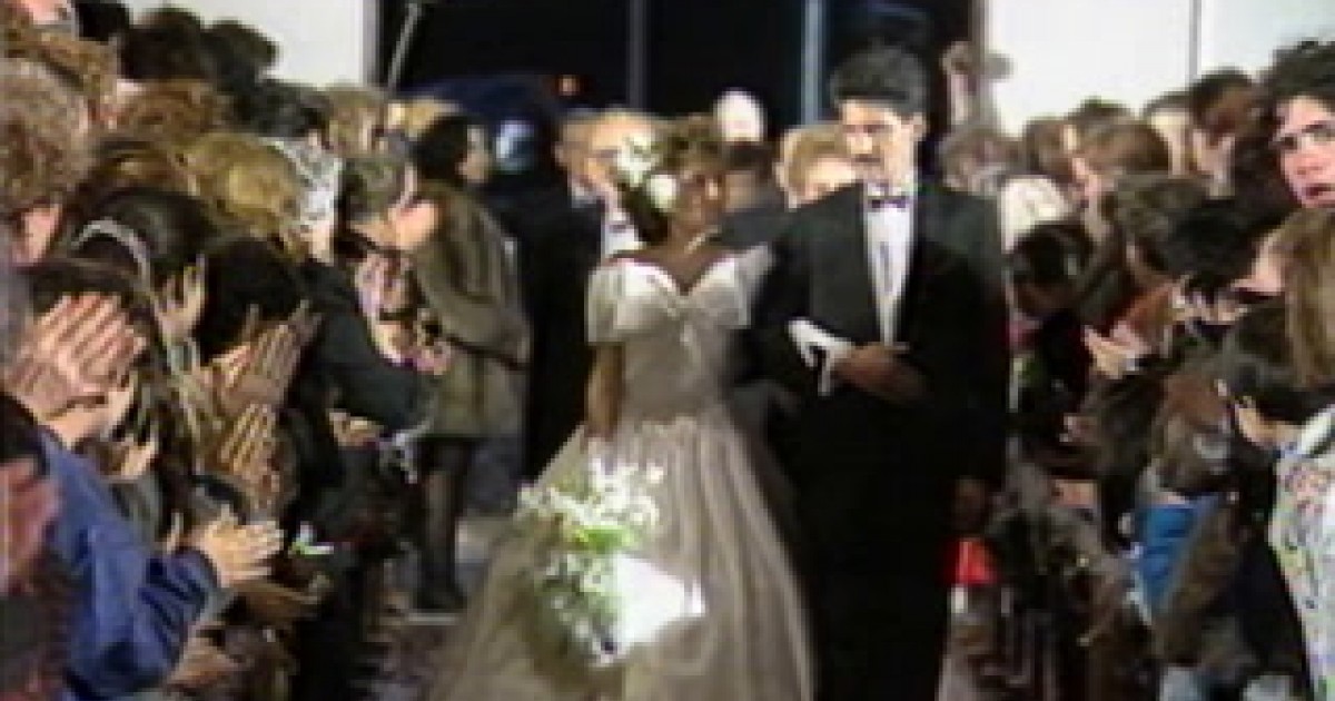 El día que Roberto Galán casó a 9 parejas en una misma iglesia | Canal 9