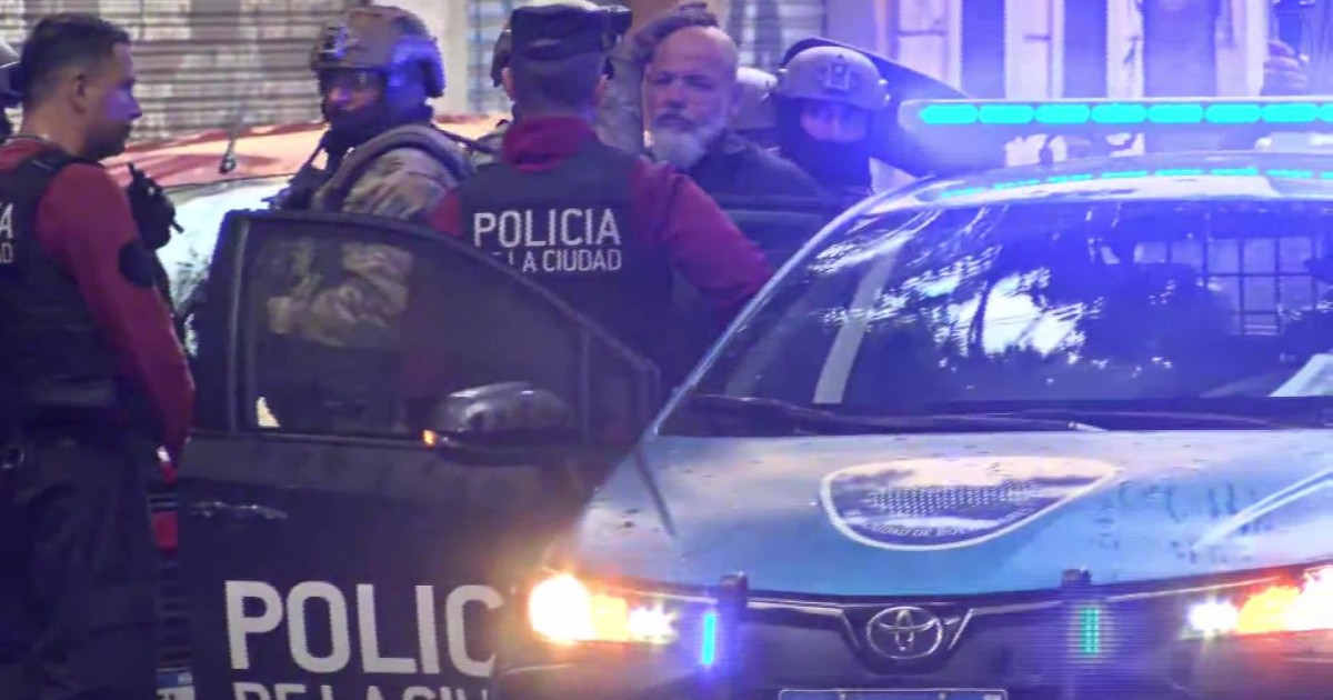 Detuvieron a un hombre que se atrincheró armado en un hotel de ...