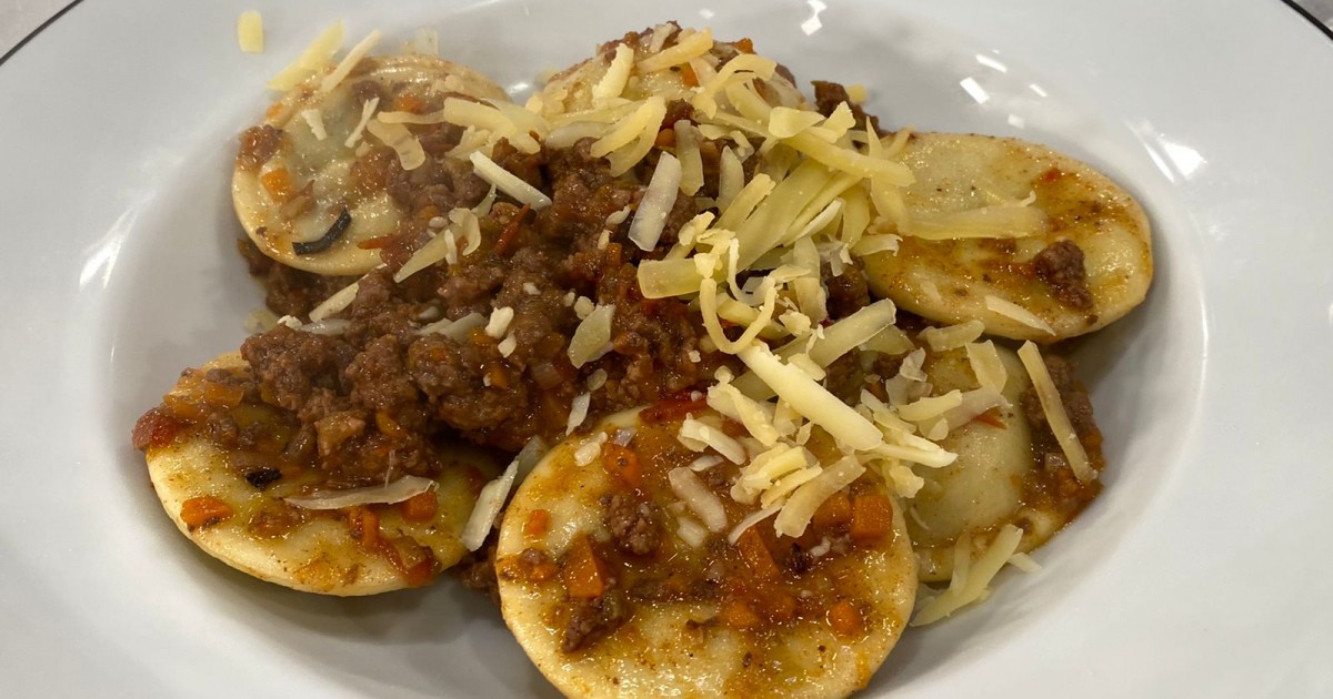 Sorrentinos de verdura y salsa bolognesa | Canal 9