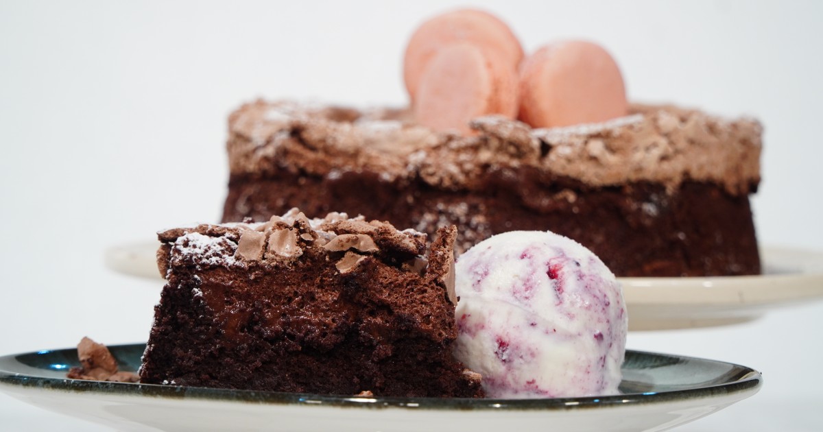 Rica y fácil torta de chocolate merengada | Canal 9