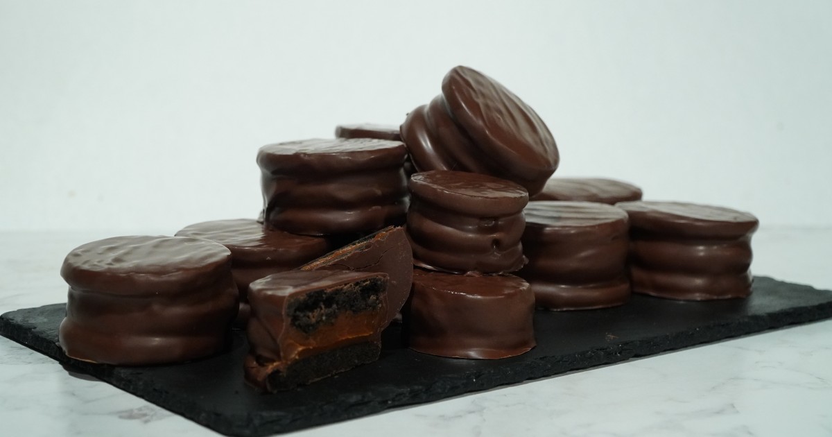 Increíbles alfajores de chocolate con super dulce de leche | Canal 9
