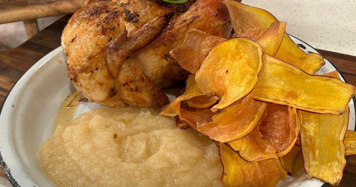 Aprendé a cocinar pollo colgado con puré de manzana | Canal 9